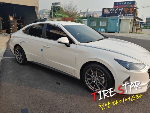 휠 > 장착 사진 > [ 쏘나타 DN8 ] 엑소티RX10 (돌핀그레이 폴리쉬) 18인치 장착사진 - 천안 타이어스타